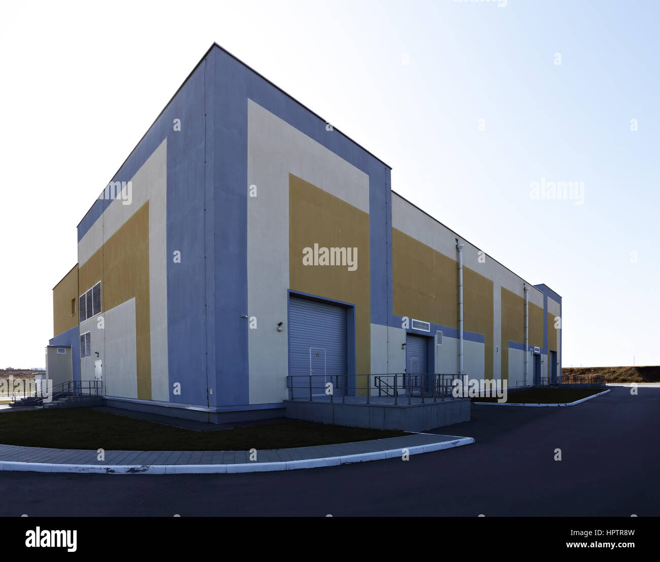 Closed type power plant building general view Stock Photo - Alamy