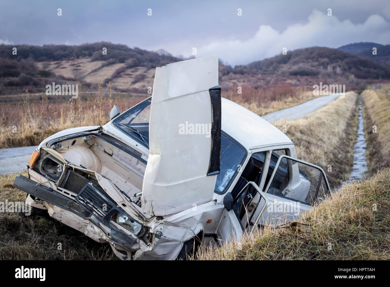 Dangerous wreck hi-res stock photography and images - Alamy