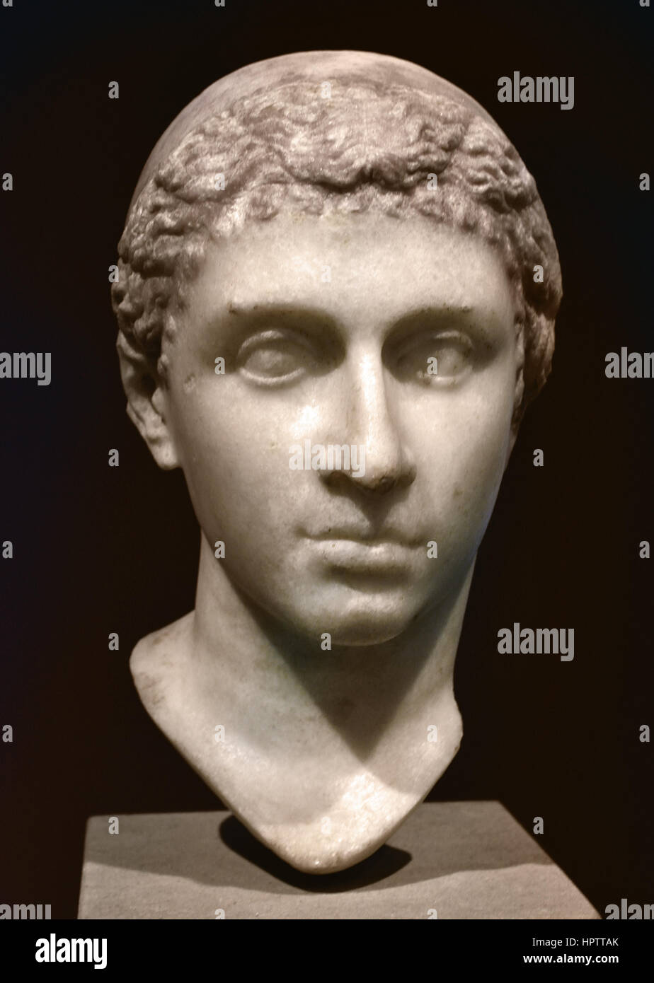 Cleopatra head statue High Resolution Stock Photography and Images - Alamy