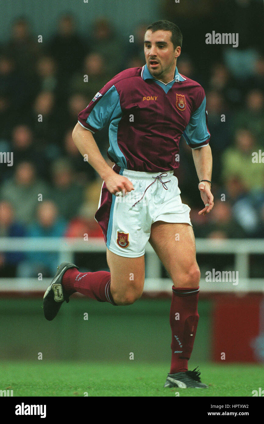 IAN PEARCE WEST HAM UNITED FC 02 January 1998 Stock Photo - Alamy