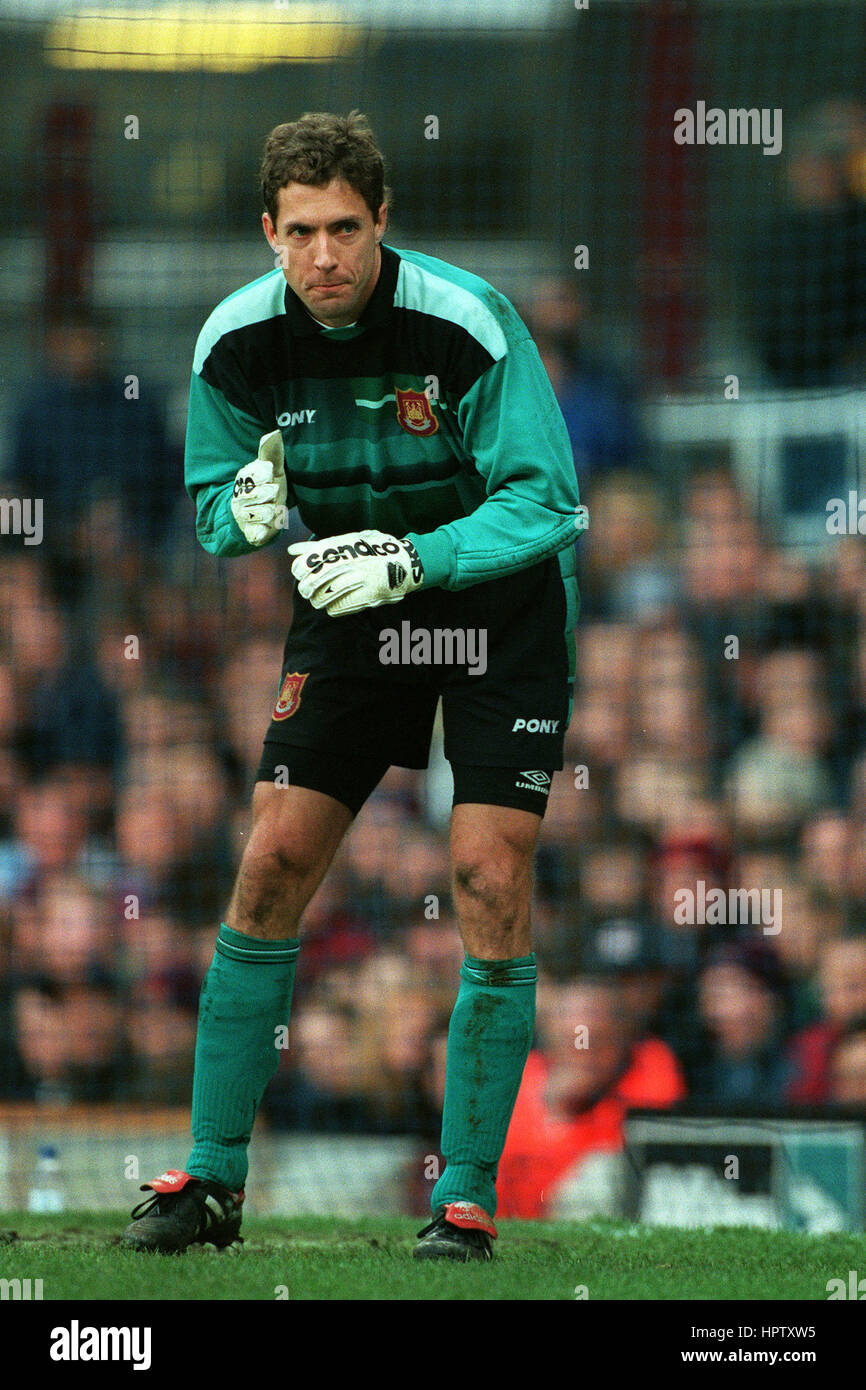 CRAIG FORREST WEST HAM UNITED FC 02 January 1998 Stock Photo - Alamy