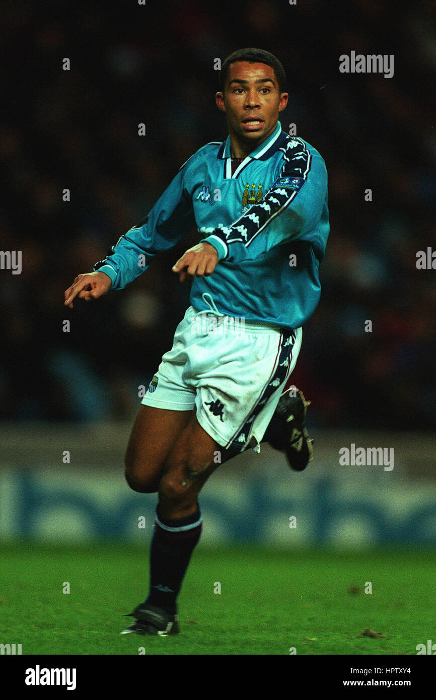 JIM WHITLEY MANCHESTER CITY 05 January 1998 Stock Photo - Alamy