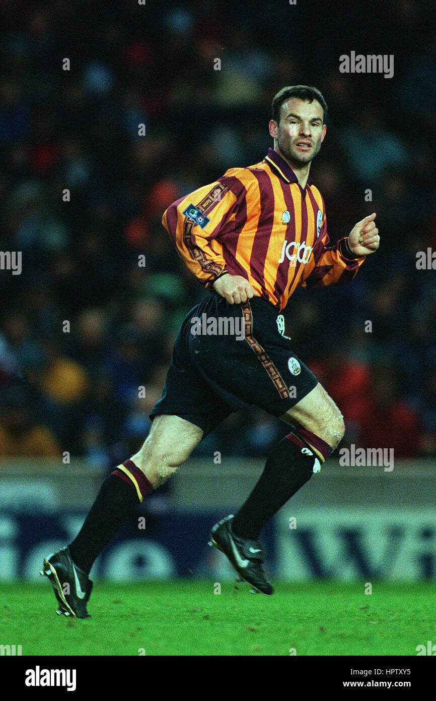 Peter beagrie bradford city fc hi-res stock photography and images - Alamy