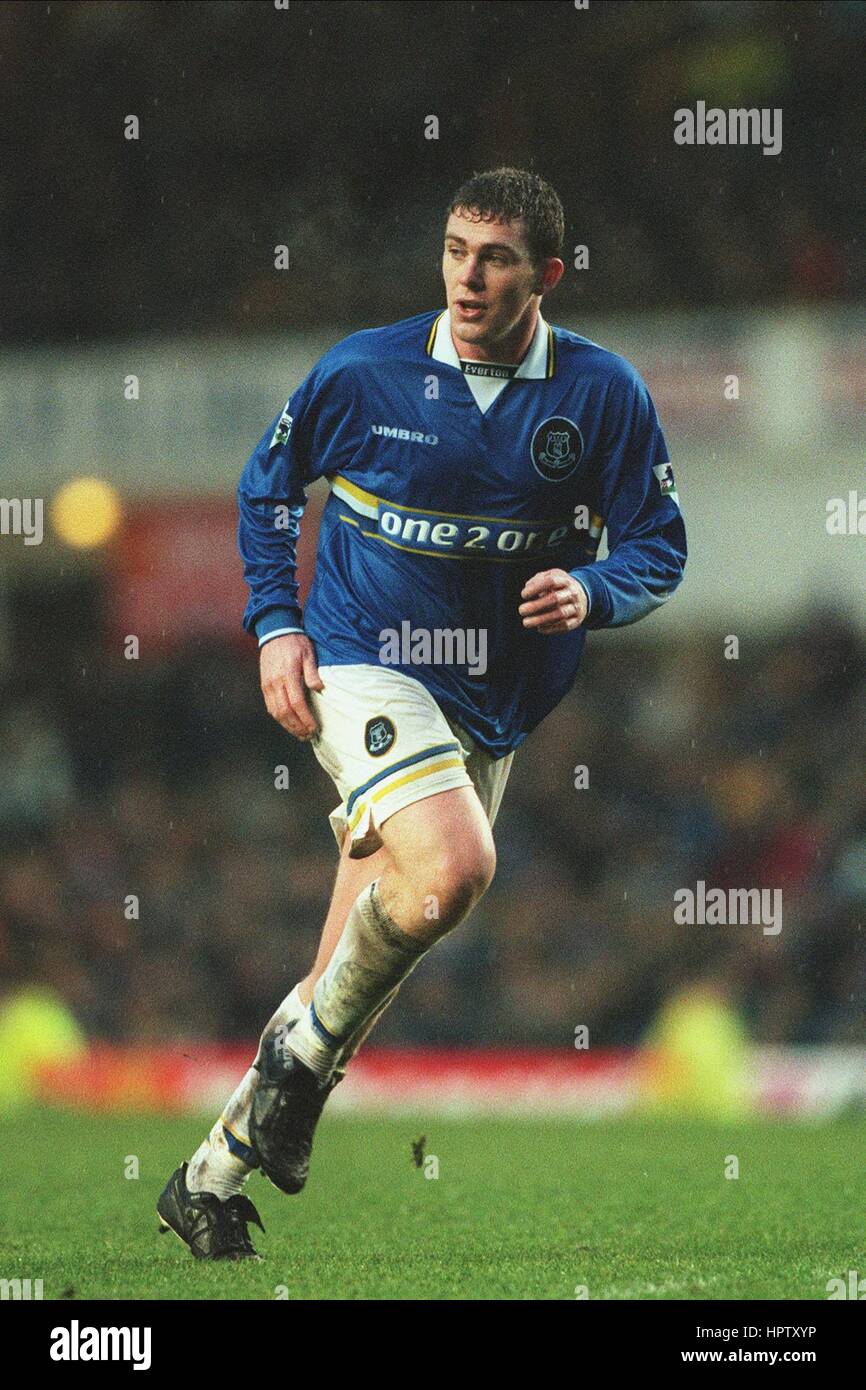 RICHARD DUNNE EVERTON FC 05 January 1998 Stock Photo - Alamy