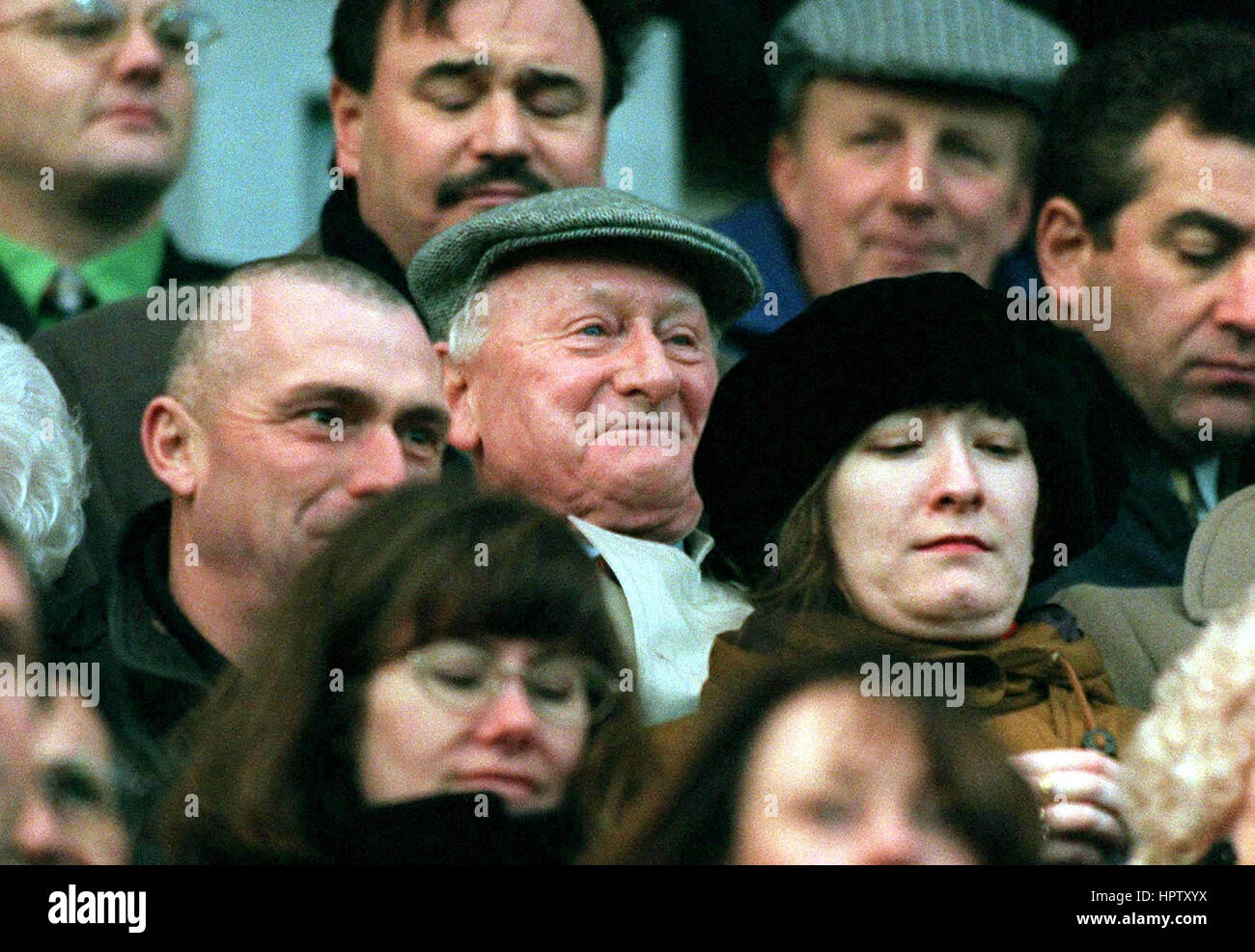 SIR TOM FINNEY PRESTON V STOCKPORT COUNTY 03 January 1998 Stock Photo ...