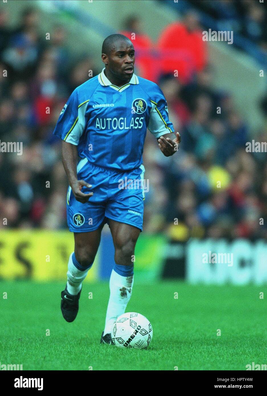FRANK SINCLAIR CHELSEA FC 08 January 1998 Stock Photo - Alamy