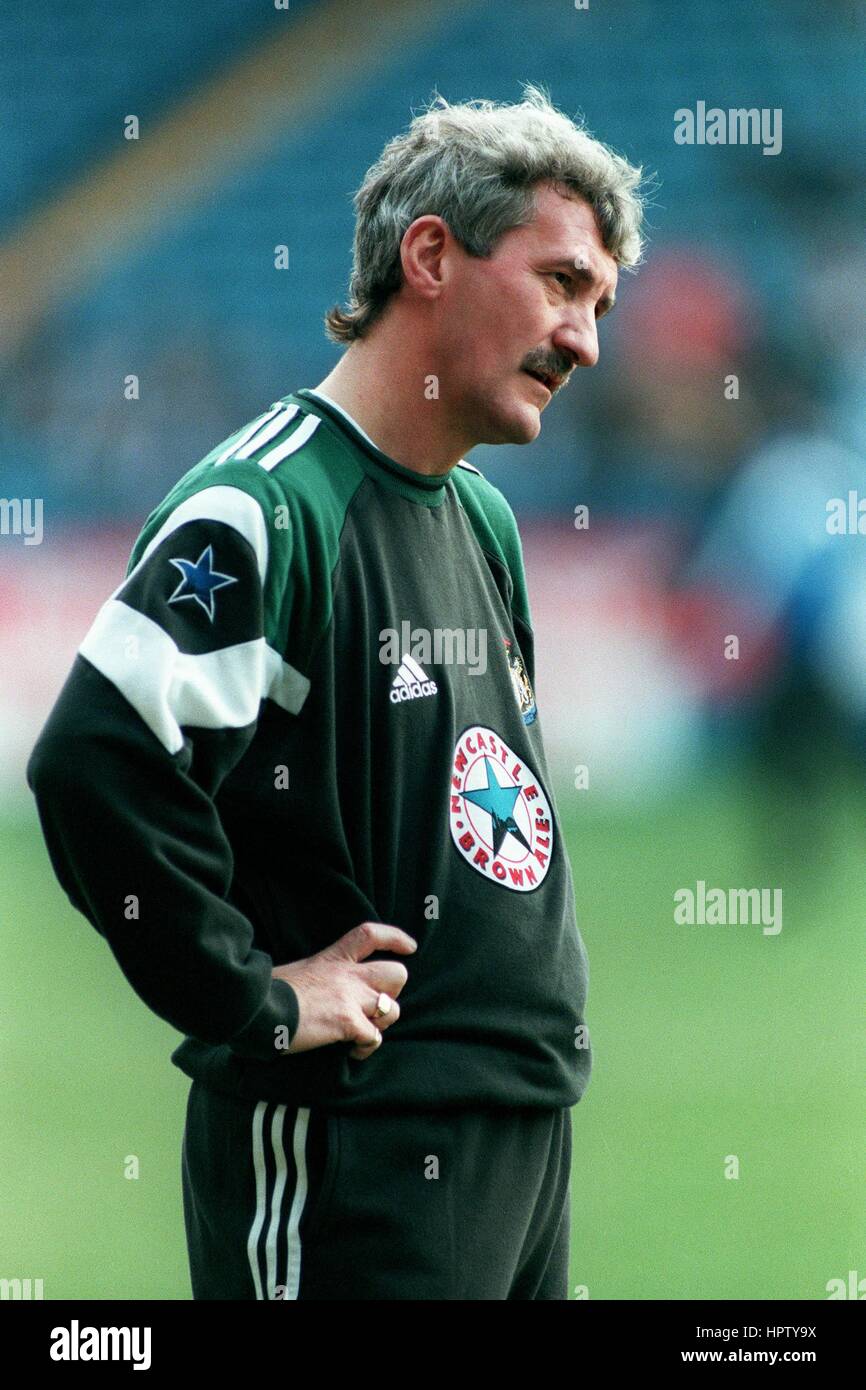 TERRY MCDERMOTT NEWCASTLE UNITED FC 12 January 1998 Stock Photo - Alamy