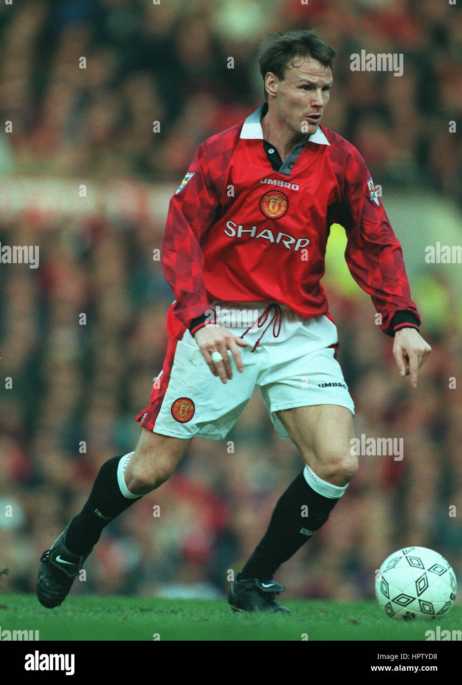 Teddy sheringham manchester united 1998 hi-res stock photography and ...