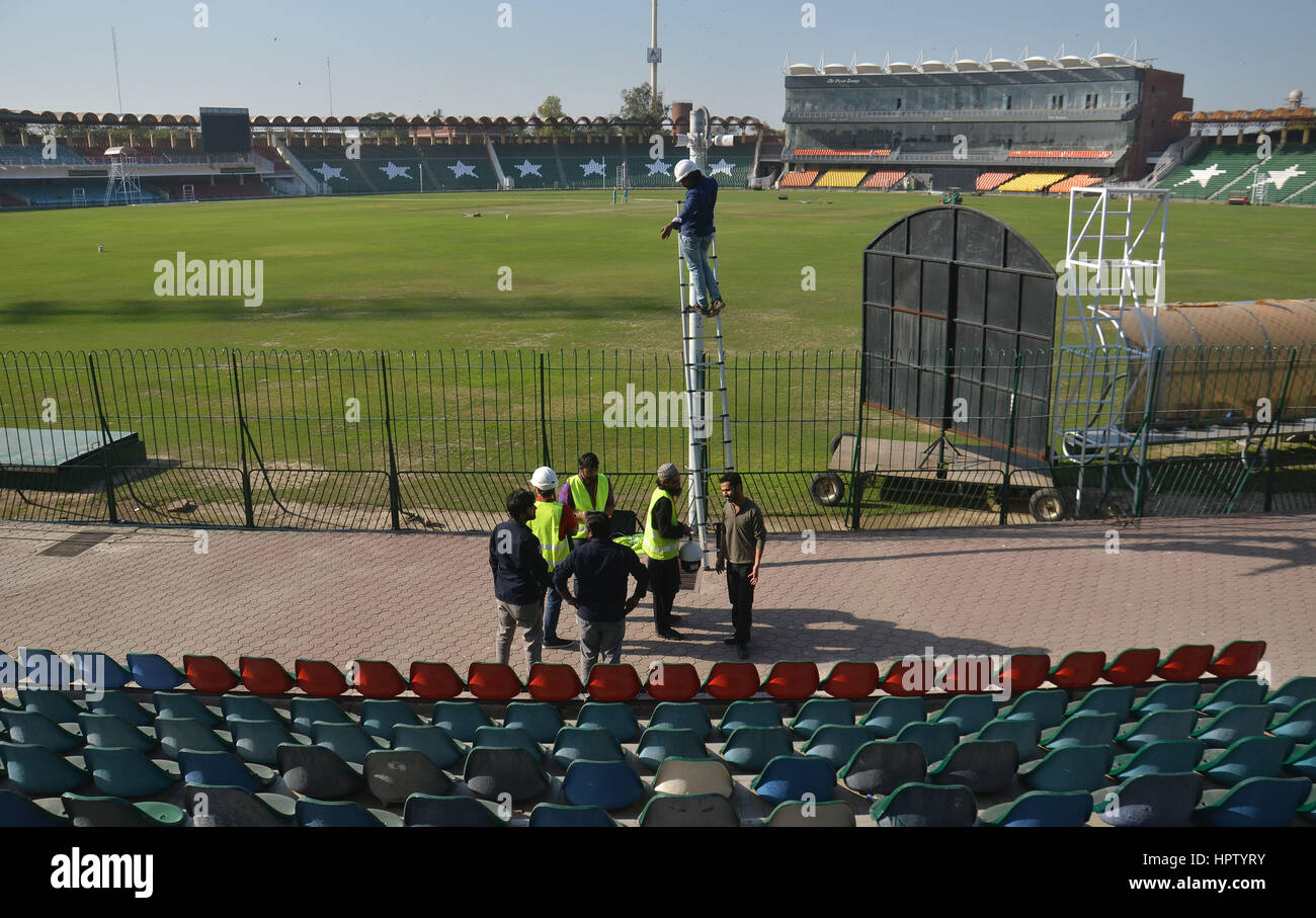 Lahore, Pakistan. 24th Feb, 2017. Pakistani worker preparing for ...