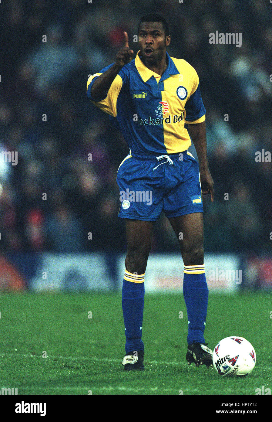 LUCAS RADEBE LEEDS UNITED FC 20 January 1998 Stock Photo - Alamy