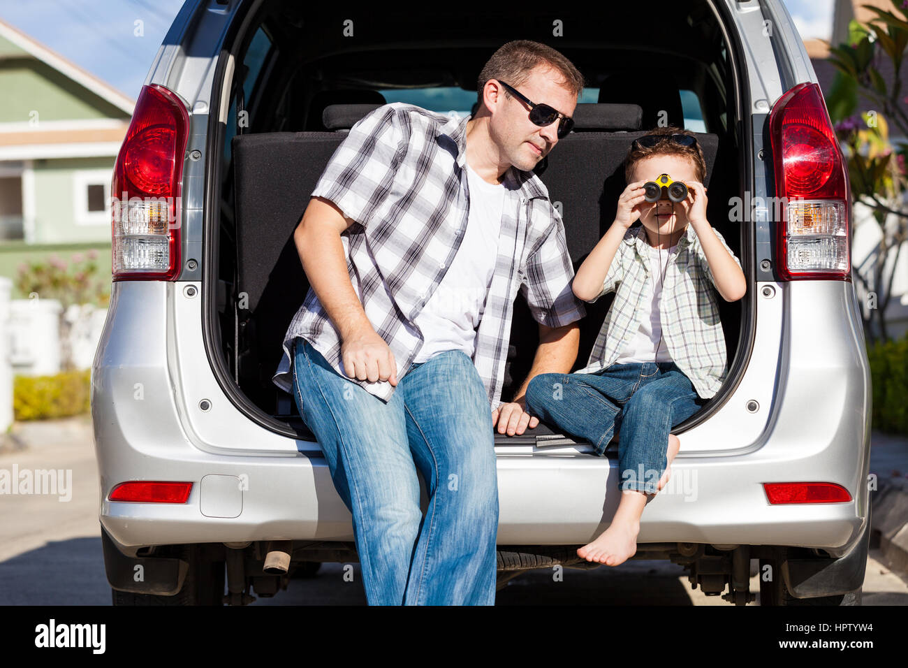 Happy father and son getting ready for road trip on a sunny day ...