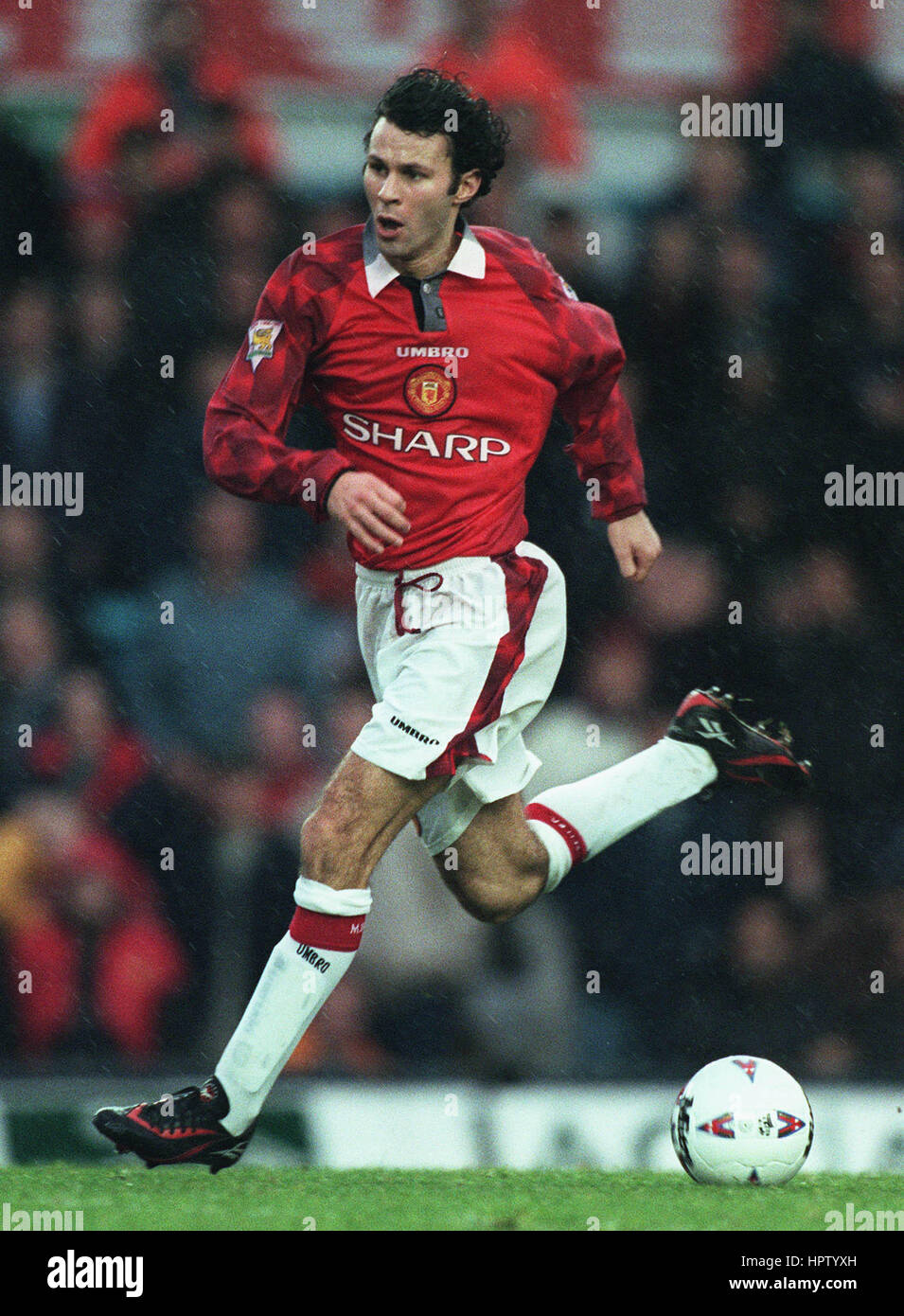 RYAN GIGGS MANCHESTER UNITED FC 23 January 1998 Stock Photo - Alamy