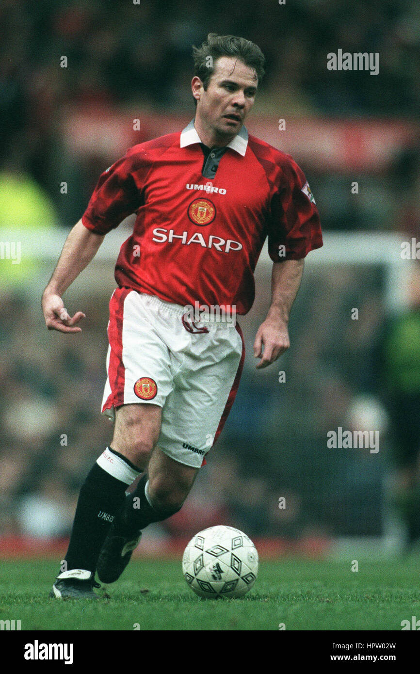 BRIAN MCCLAIR MANCHESTER UNITED FC 26 January 1998 Stock Photo - Alamy