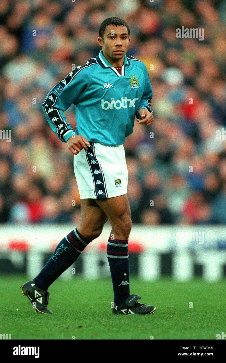 JIM WHITLEY MANCHESTER CITY FC 26 January 1998 Stock Photo - Alamy