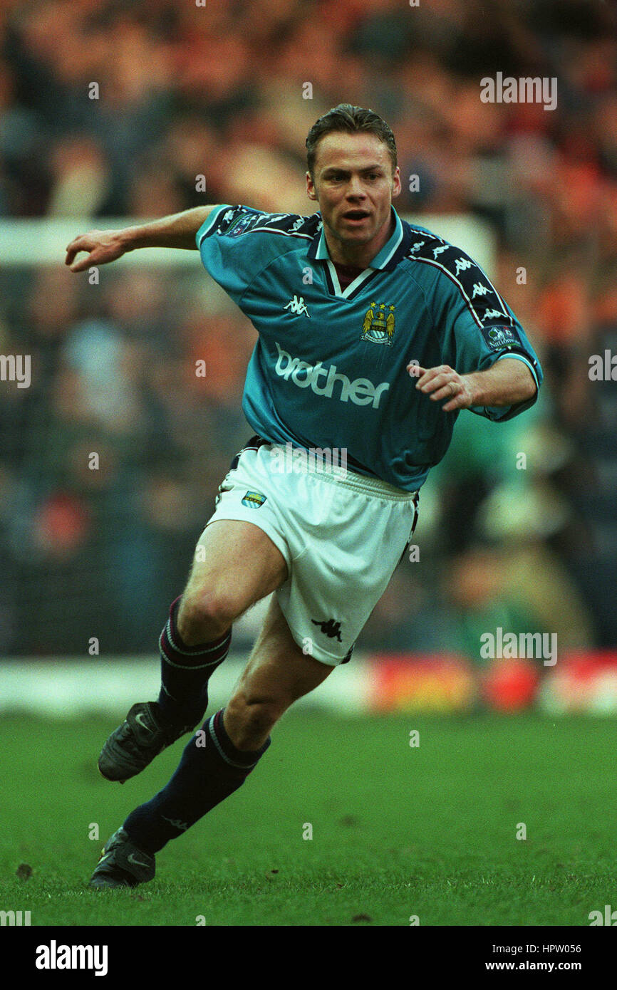 PAUL DICKOV MANCHESTER CITY FC 26 January 1998 Stock Photo - Alamy