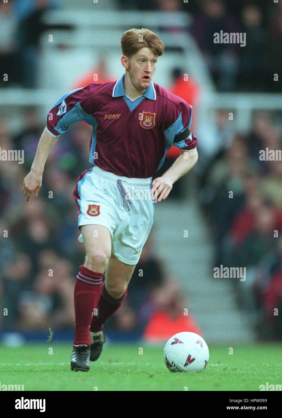 STEVE LOMAS WEST HAM UNITED FC 02 February 1998 Stock Photo - Alamy
