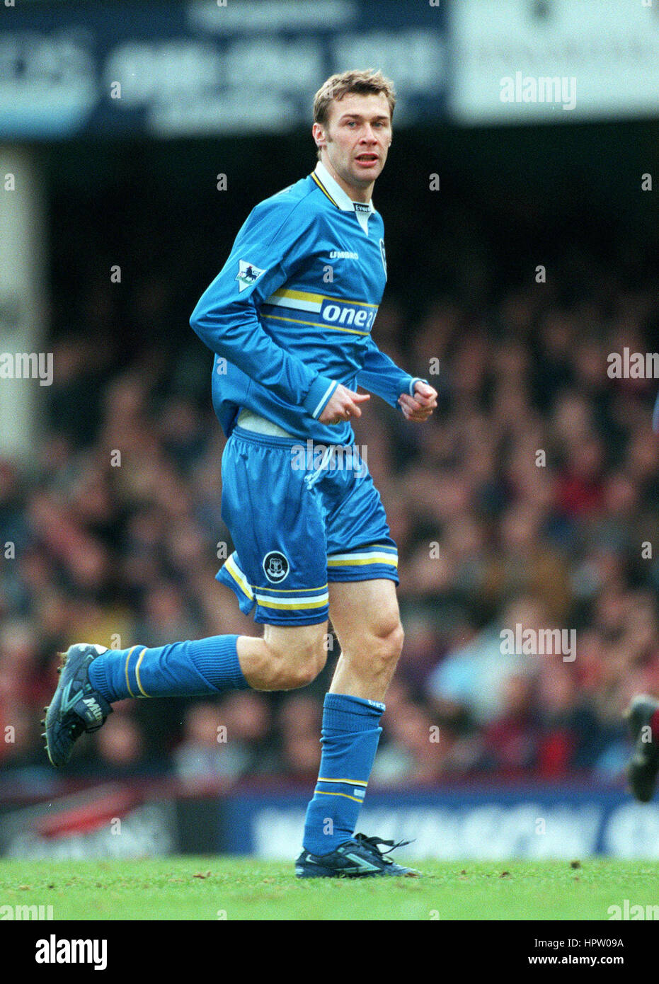 Duncan ferguson 1998 hi-res stock photography and images - Alamy