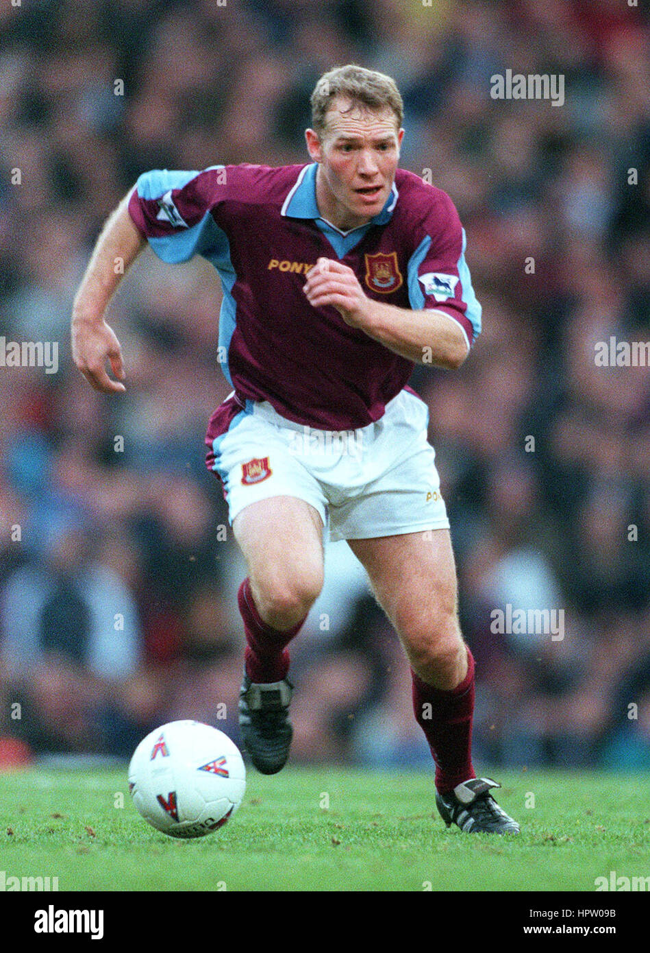 TIM BREACKER WEST HAM UNITED FC 02 February 1998 Stock Photo - Alamy