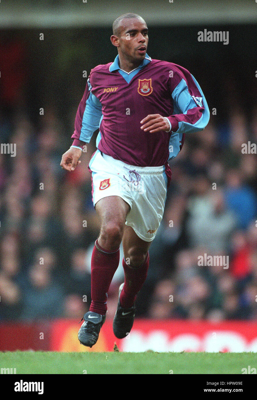 TREVOR SINCLAIR WEST HAM FC 02 February 1998 Stock Photo - Alamy