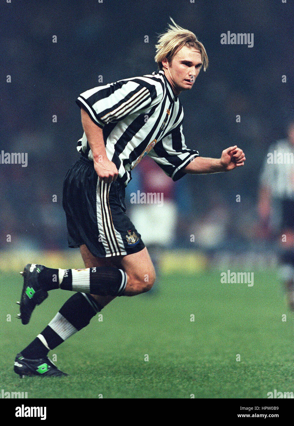 ANDERS ANDERSSON NEWCASTLE UNITED FC 05 March 1998 Stock Photo - Alamy