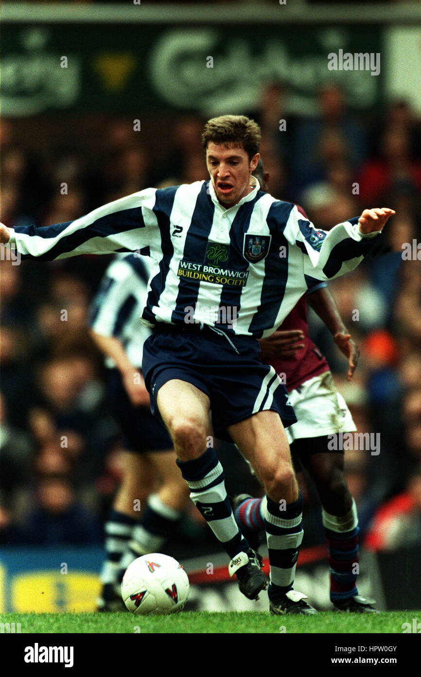 ANDY HUNT WEST BROMWICH ALBION FC 03 February 1998 Stock Photo - Alamy