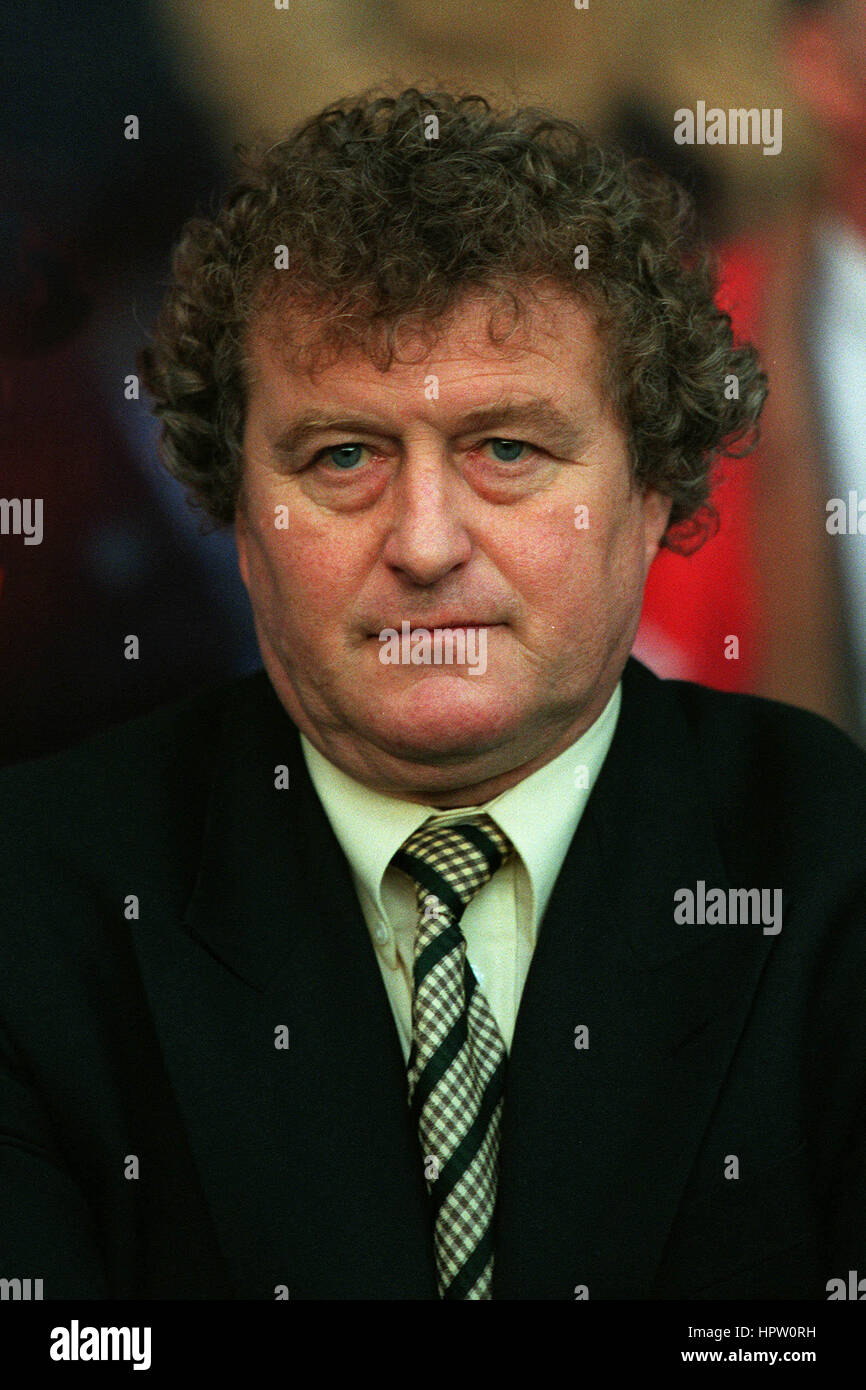 WIM JANSEN GLASGOW CELTIC FC HEAD COACH 10 February 1998 Stock Photo ...