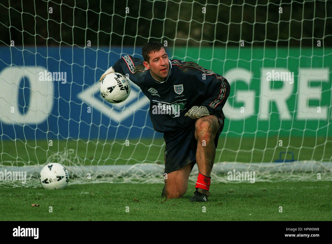NIGEL MARTYN AT ENGLAND TRAINING 10 February 1998 Stock Photo - Alamy