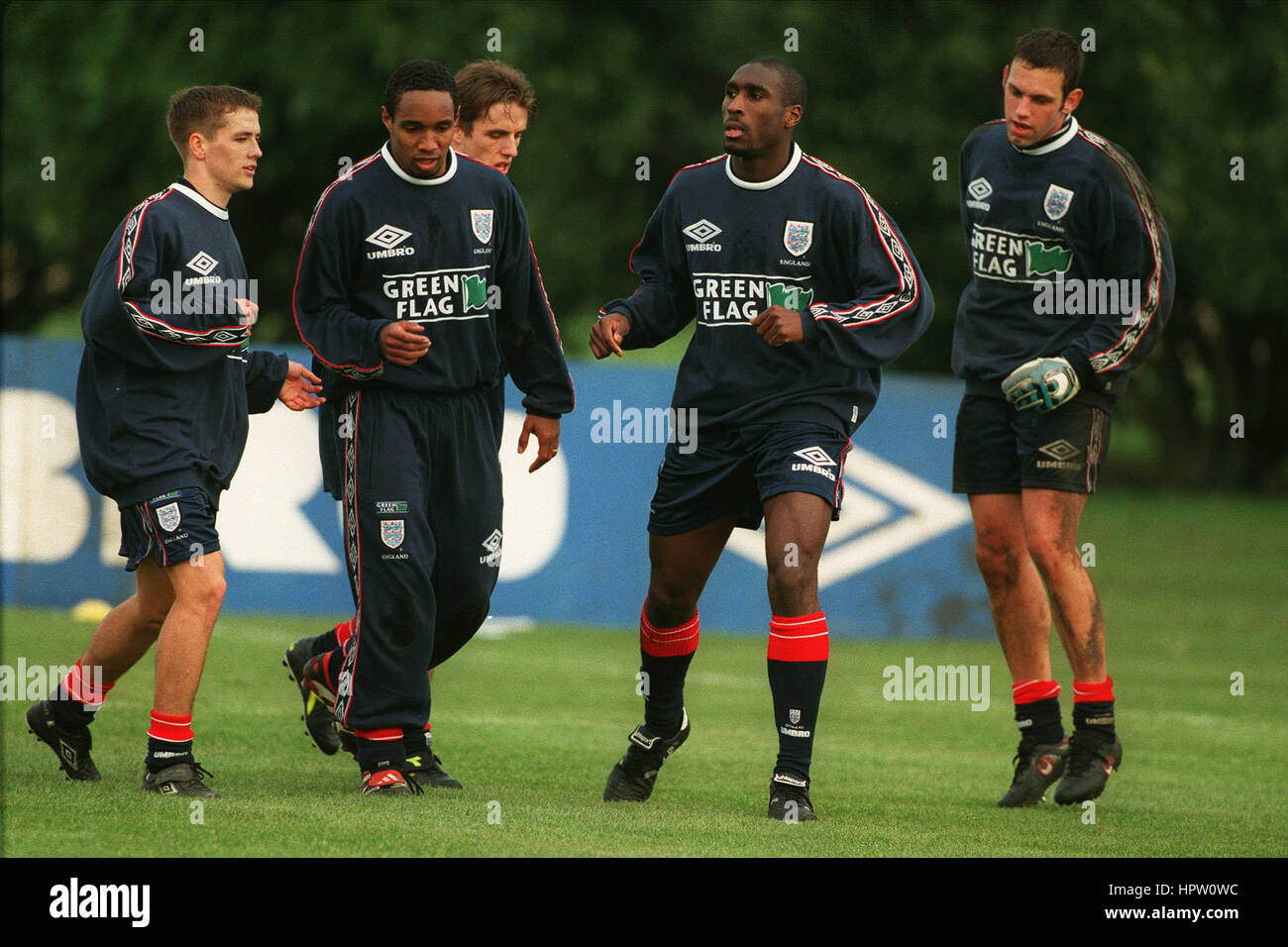 ENGLAND PLAYERS TRAINING BISHAM ABBEY 10 February 1998 Stock Photo - Alamy