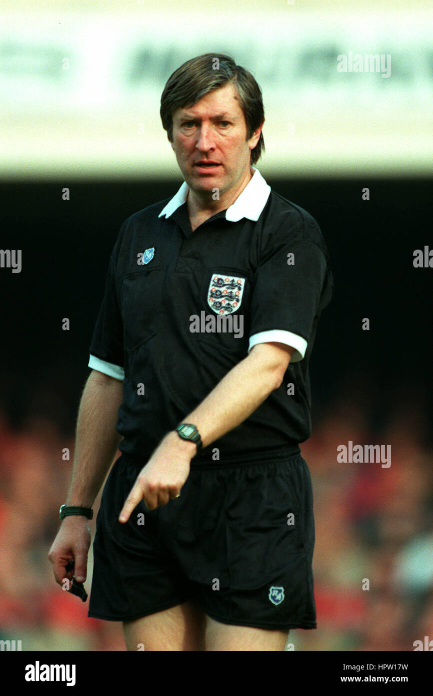 MARTIN BODENHAM PREMIER LEAGUE REFEREE 09 December 1998 Stock Photo - Alamy