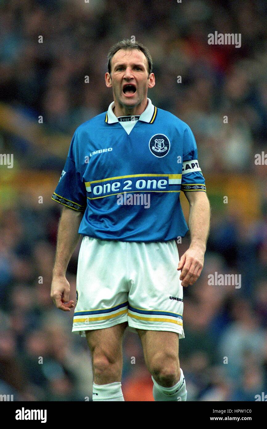 Dave watson everton hi-res stock photography and images - Alamy