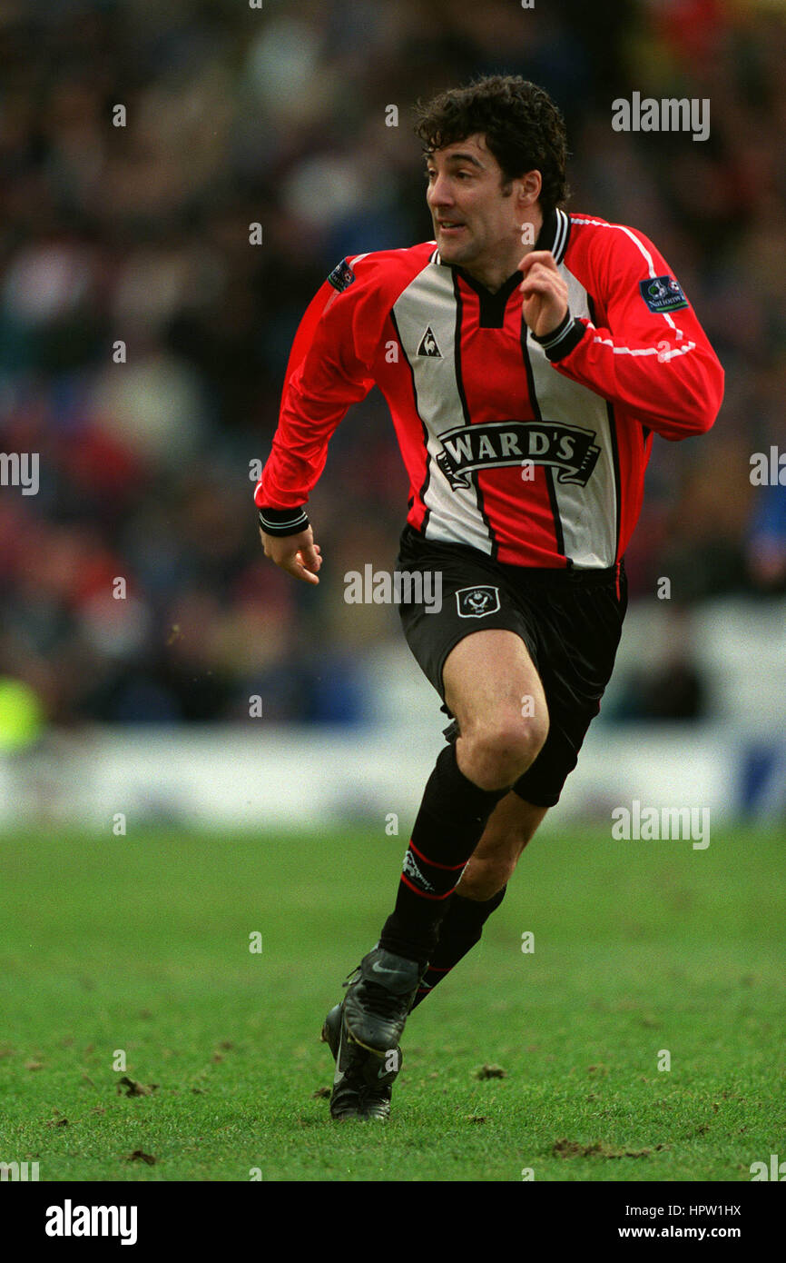 DEAN SAUNDERS SHEFFIELD UNITED FC 24 February 1998 Stock Photo - Alamy