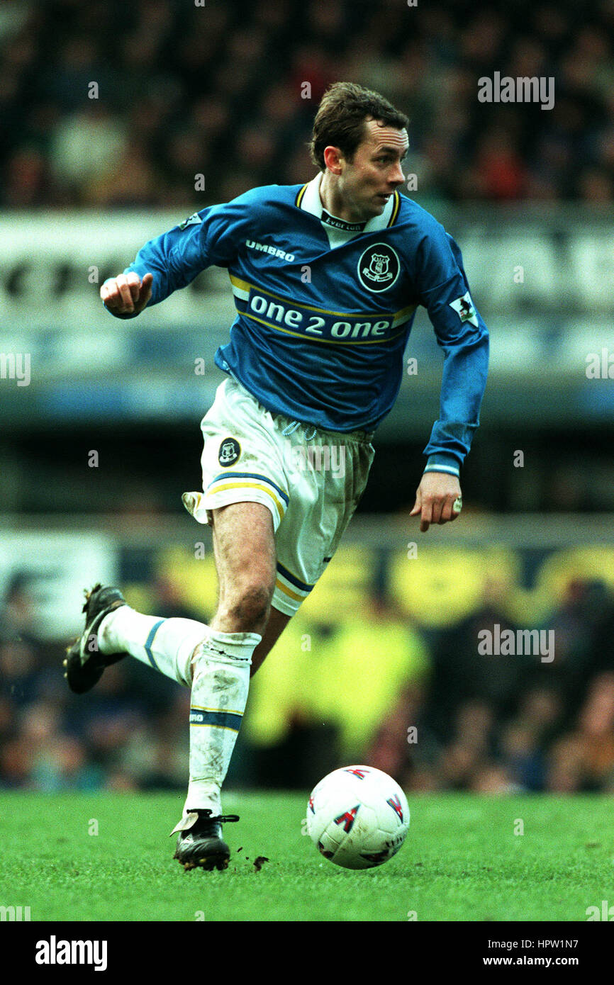 DON HUTCHISON EVERTON FC 02 March 1998 Stock Photo - Alamy