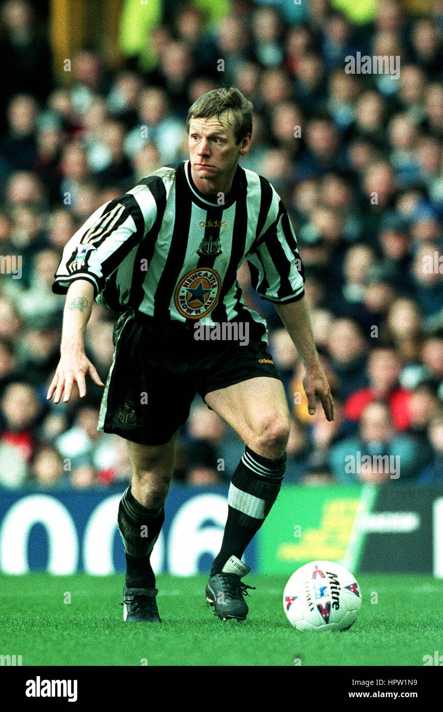 STUART PEARCE NEWCASTLE UNITED FC 09 December 1998 Stock Photo - Alamy