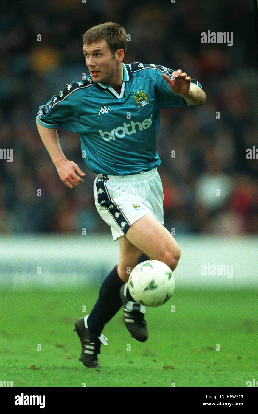 CRAIG RUSSELL MANCHESTER CITY FC 09 March 1998 Stock Photo - Alamy