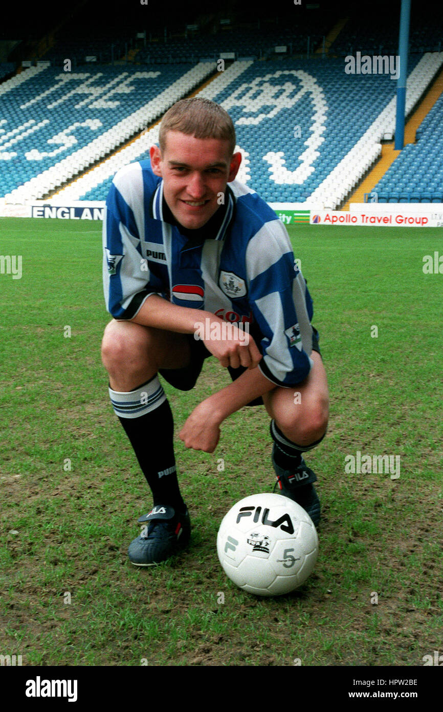 ANDY BOOTH SHEFFIELD WEDNESDAY FC 19 March 1998 Stock Photo - Alamy