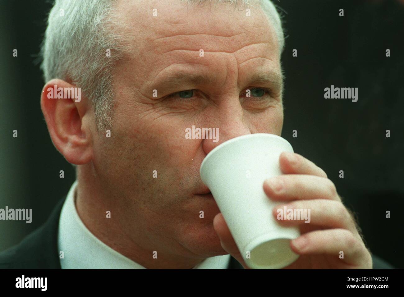 Peter reid sunderland manager hi-res stock photography and images - Alamy