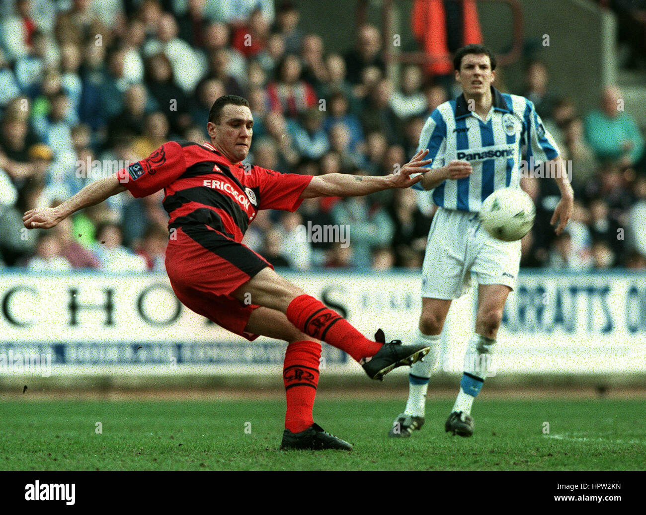 VINNIE JONES SHOOTS FOR GOAL HUDDERSFIELD TOWN V QPR 28 March 1998 ...