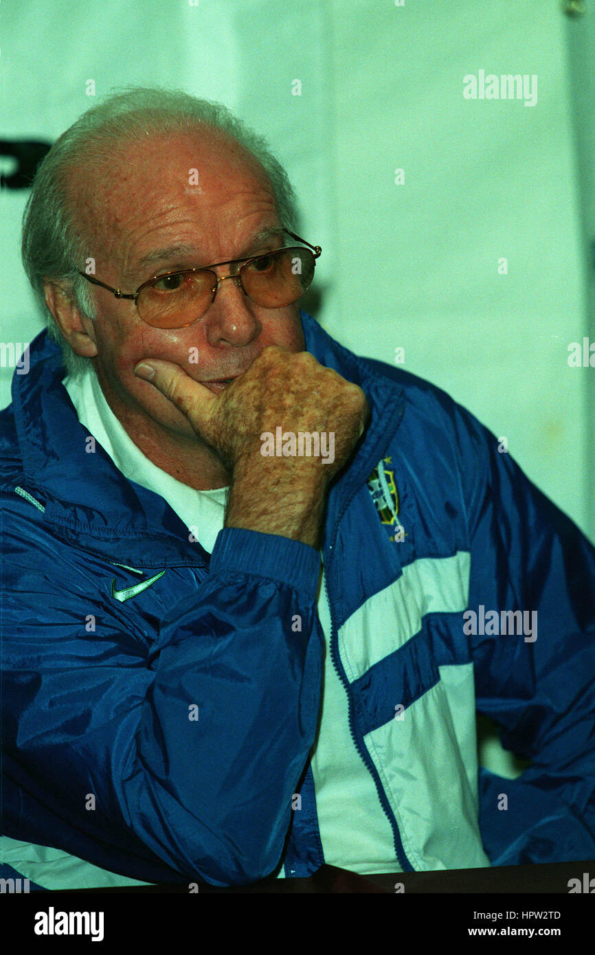 MARIO ZAGALLO BRAZILIAN FOOTBALL MANAGER 18 February 1998 Stock Photo ...