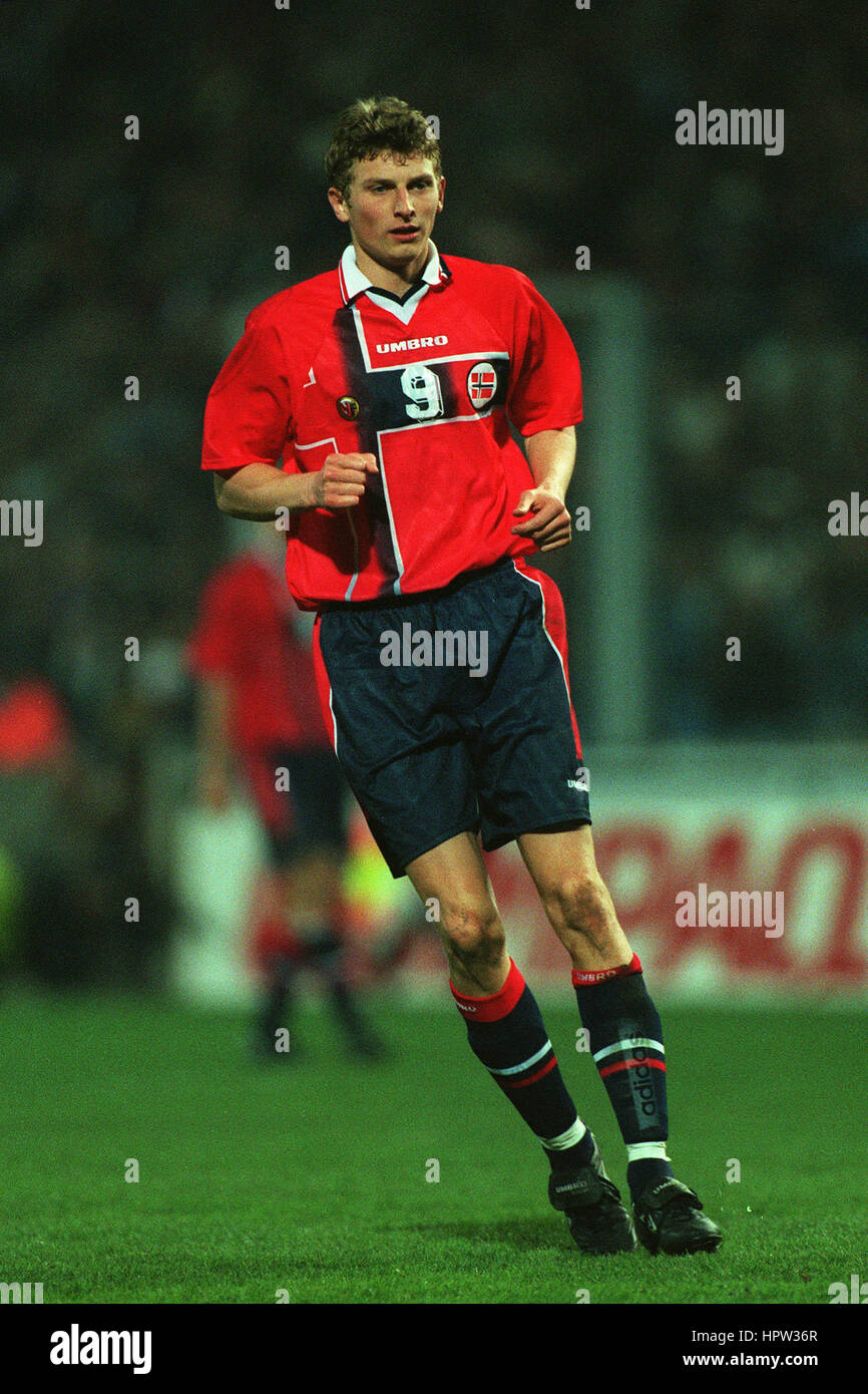 Tore andre flo norway chelsea hi-res stock photography and images - Alamy