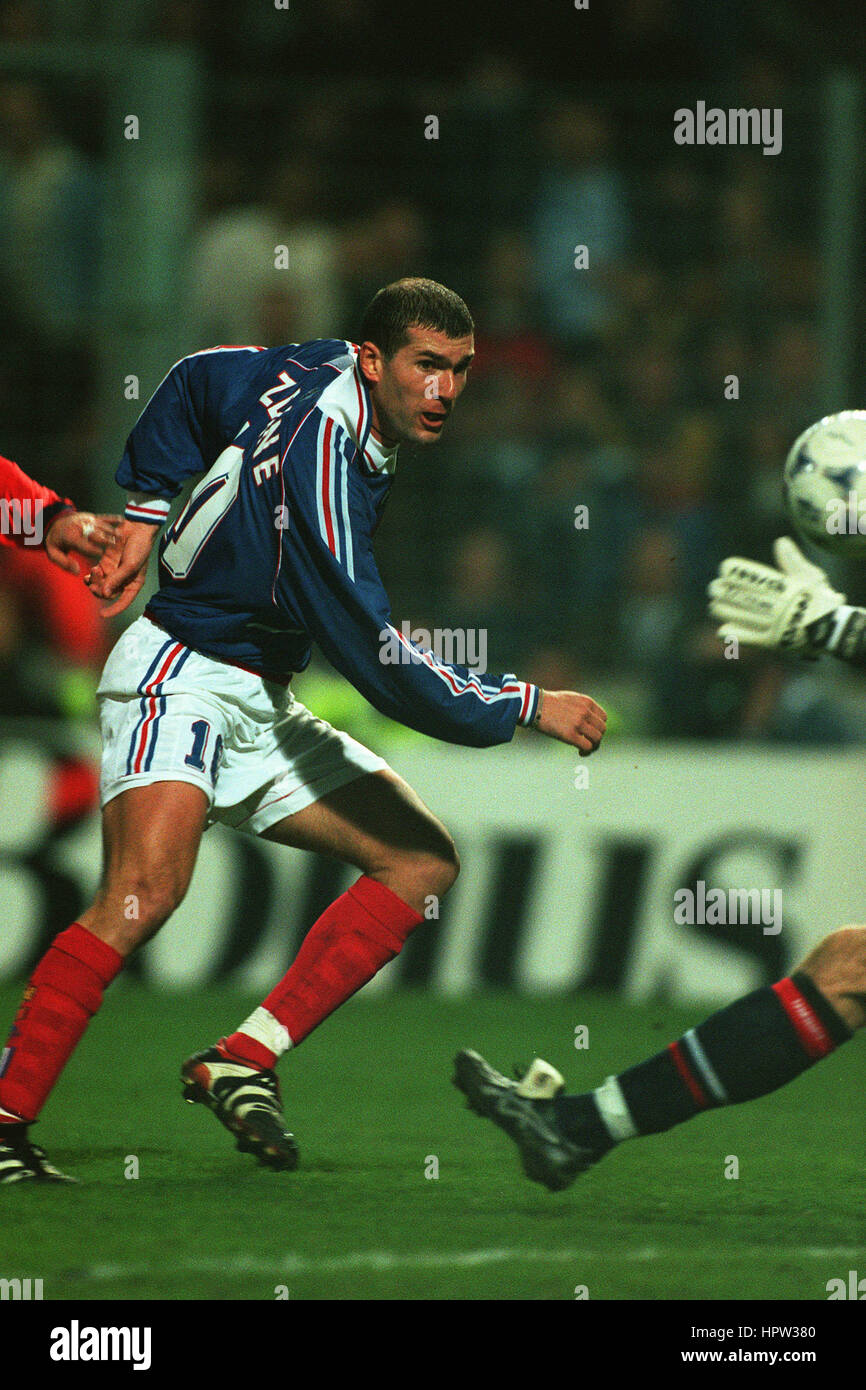 Zidane 1998 hi-res stock photography and images - Alamy