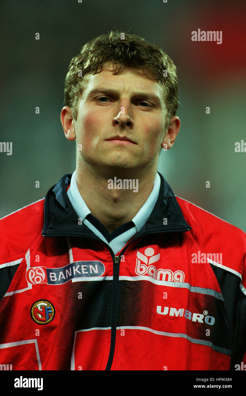 TORE ANDRE FLO NORWAY & CHELSEA FC 27 February 1998 Stock Photo - Alamy