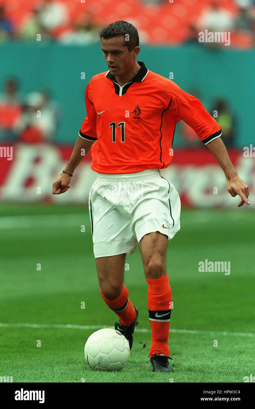 PHILLIP COCU HOLLAND & PSV EINDHOVEN 12 March 1998 Stock Photo - Alamy