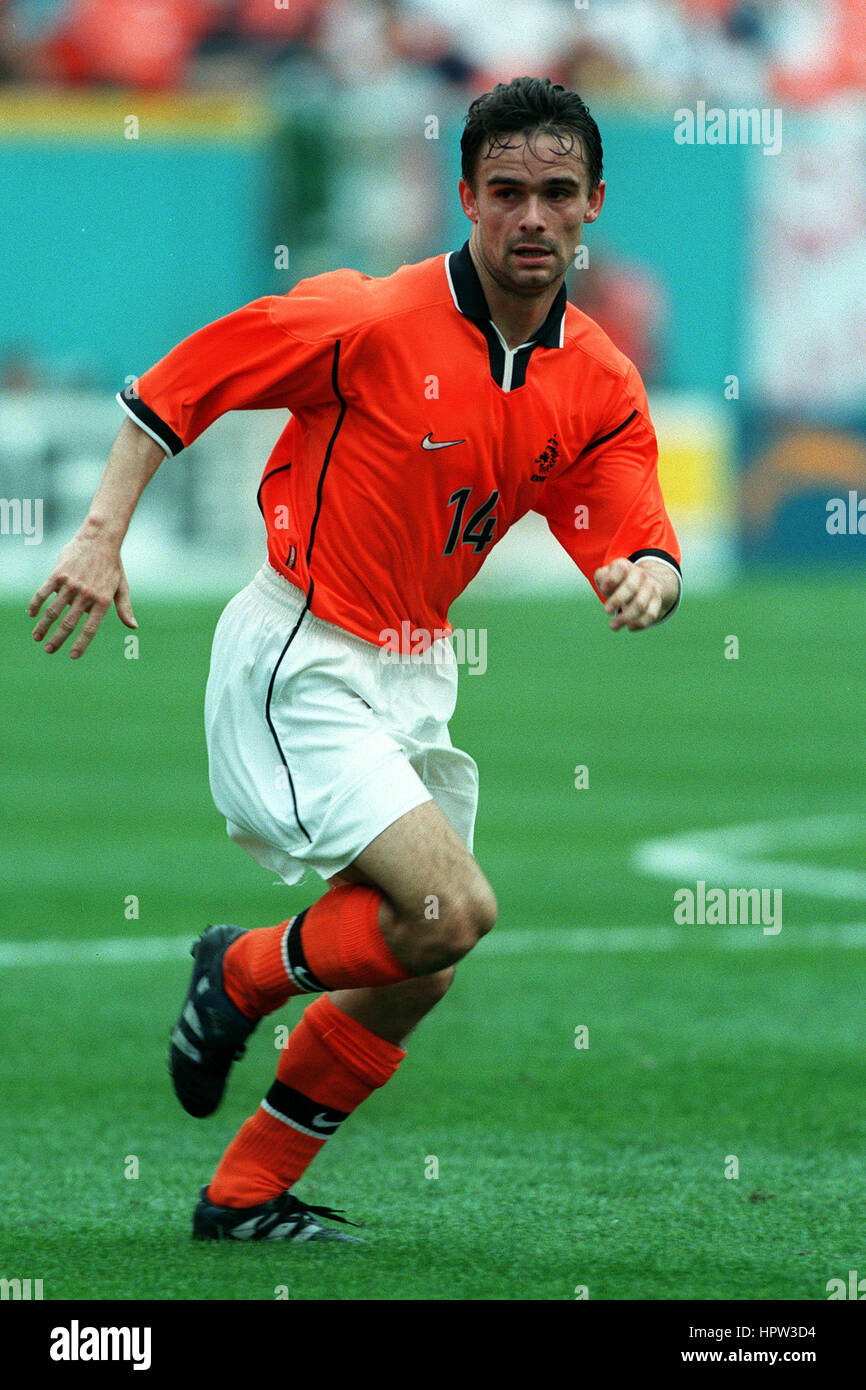 MARC OVERMARS HOLLAND & ARSENAL FC 12 March 1998 Stock Photo - Alamy