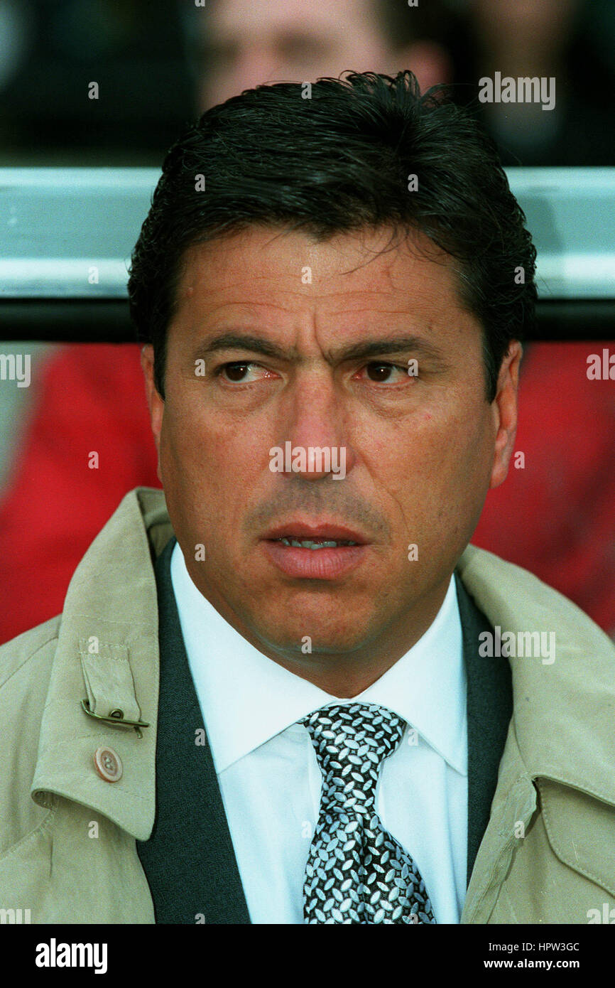 DANIEL PASSARELLA ARGENTINA MANAGER 23 April 1998 Stock Photo - Alamy