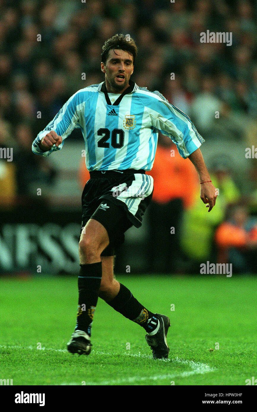 SERGIO BERTI ARGENTINA & RIVER PLATE 23 April 1998 Stock Photo - Alamy