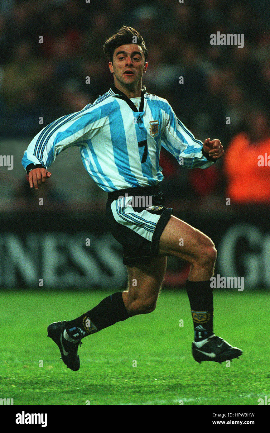CLAUDIO LOPEZ ARGENTINA & VALENICIA 23 April 1998 Stock Photo - Alamy