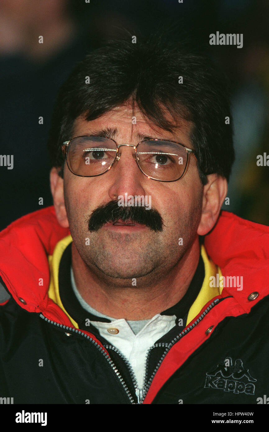 RENE SIMOES JAMAICAN FOOTBALL COACH 07 May 1998 Stock Photo - Alamy