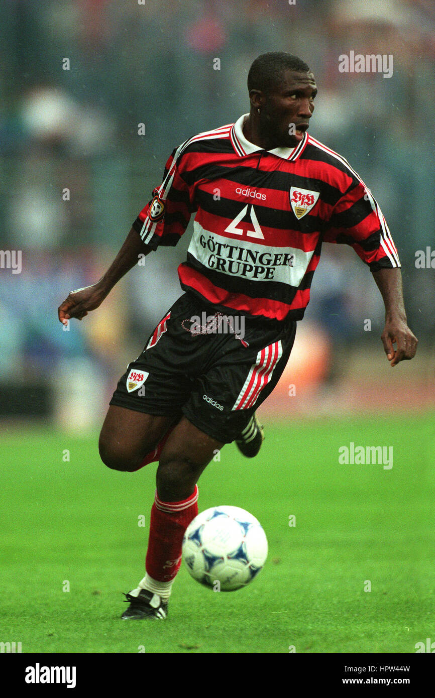 JONATHAN AKPOBORIE VFB STUTTGART 25 August 1998 Stock Photo - Alamy