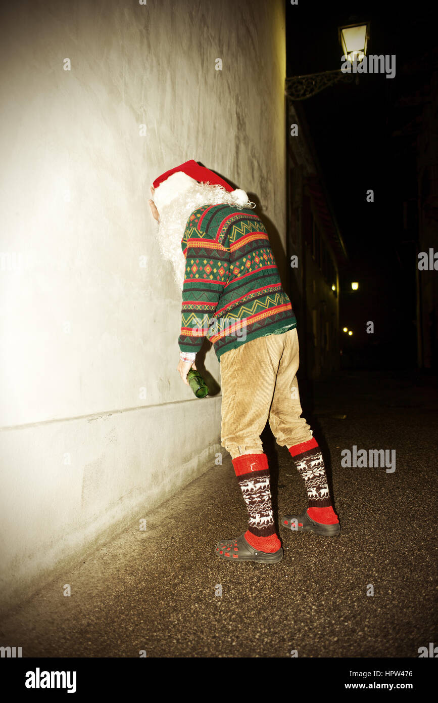 Drunk santa hi-res stock photography and images - Alamy