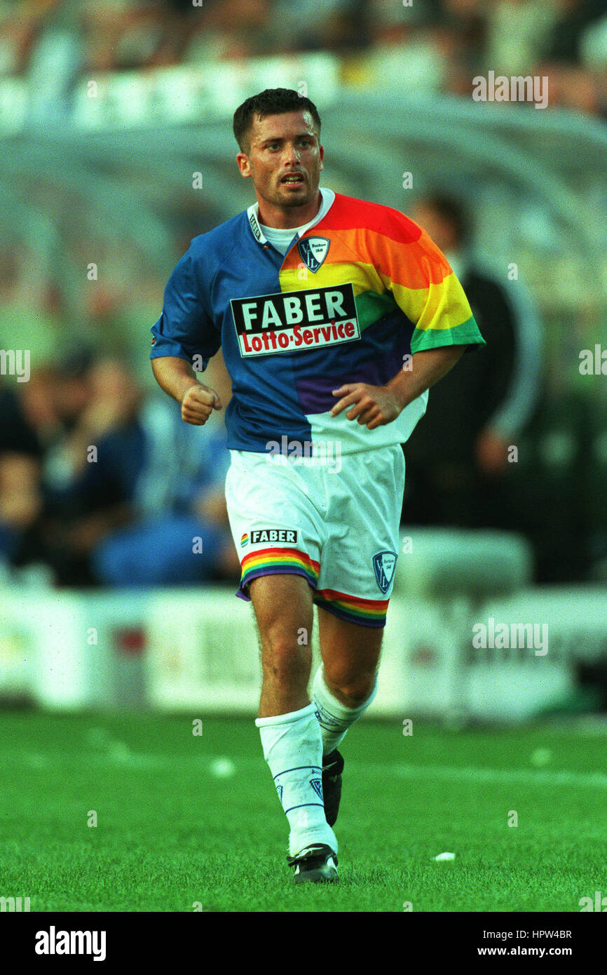 NORBERT HOFMANN VFL BOCHUM 26 August 1998 Stock Photo - Alamy